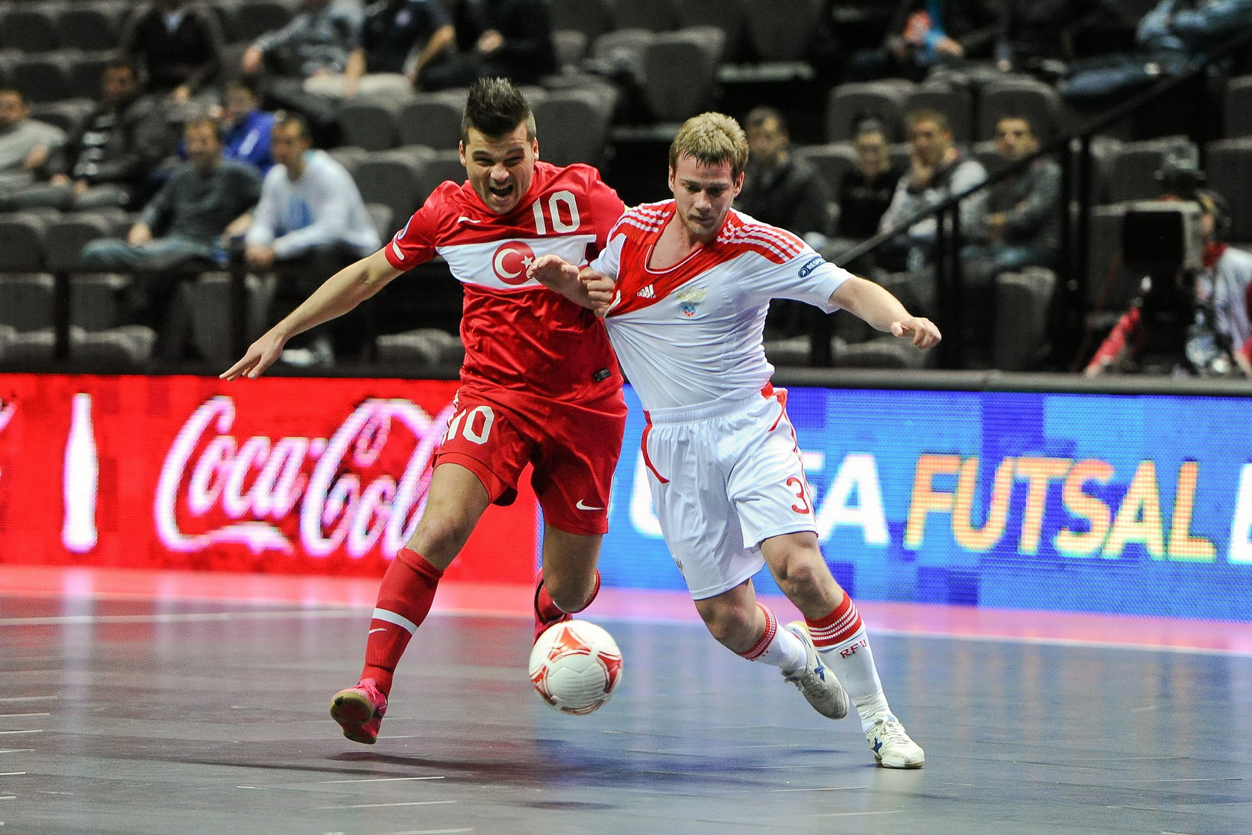 Futsal: Salon Futbolunun Heyecan Verici Dünyası - ForvetBet Blog